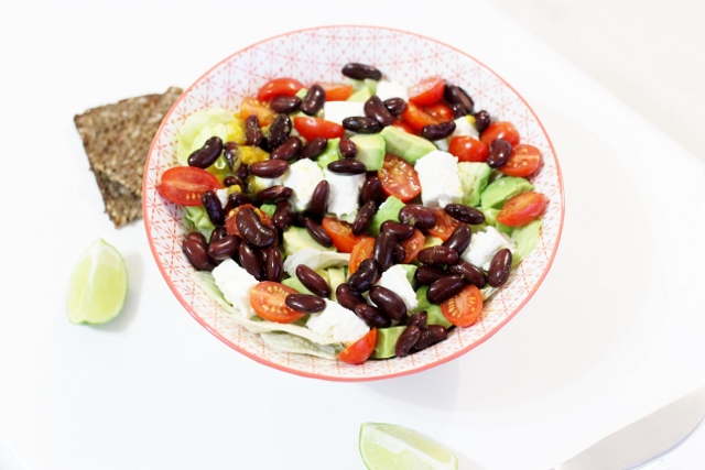 Salade mexicaine (haricots, avocat, tomate, feta) - Alice Pégie Cuisine