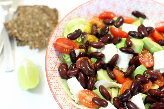 Salade mexicaine (haricots, avocat, tomate, feta) - Alice Pégie Cuisine