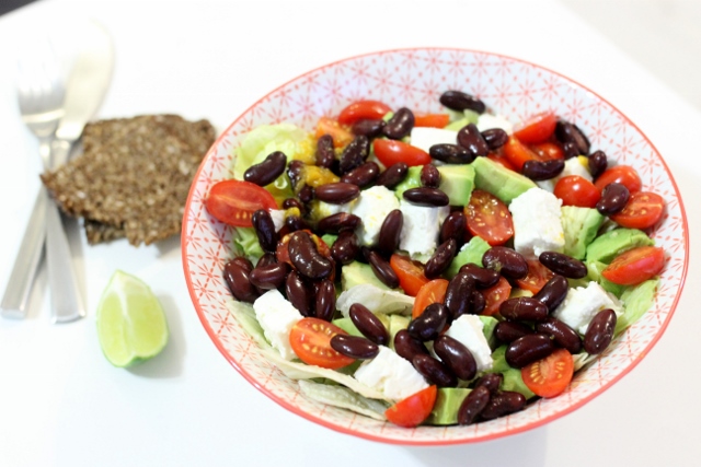 Salade mexicaine (haricots, avocat, tomate, feta) - Alice Pégie Cuisine