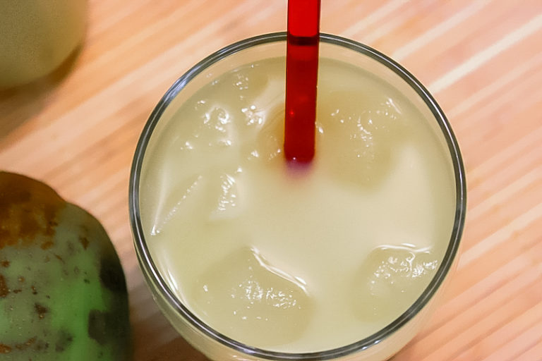 Jus de prunes de cythère (cassimango) - Alice Pégie Cuisine