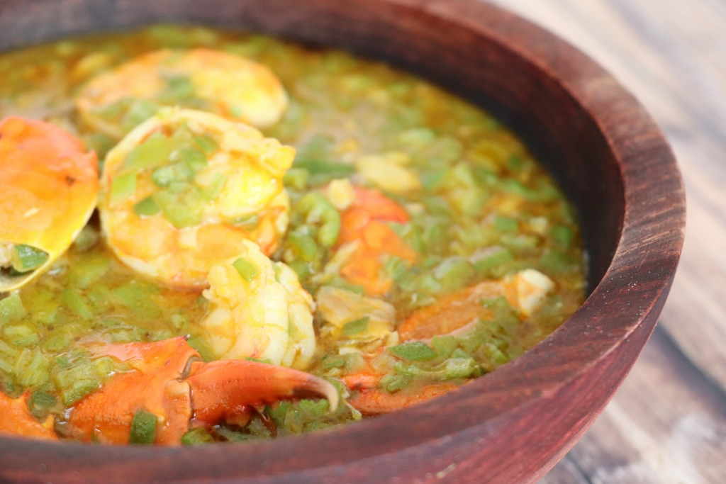 Sauce gombo aux crevettes et poisson fumé (recette togolaise) - Alice ...